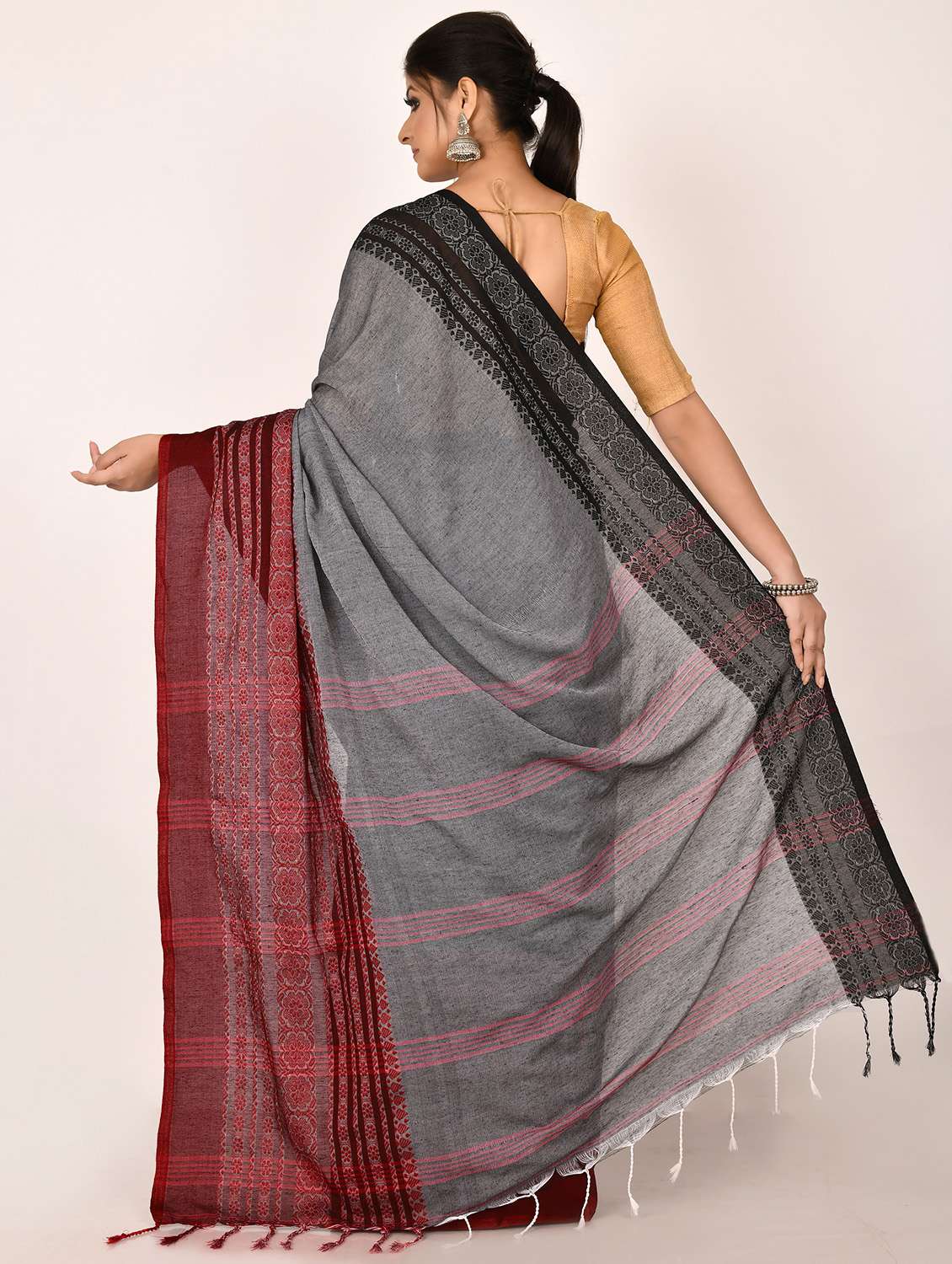 Buy online Tassel Detailed Handloom Saree With Blouse from ethnic wear ...